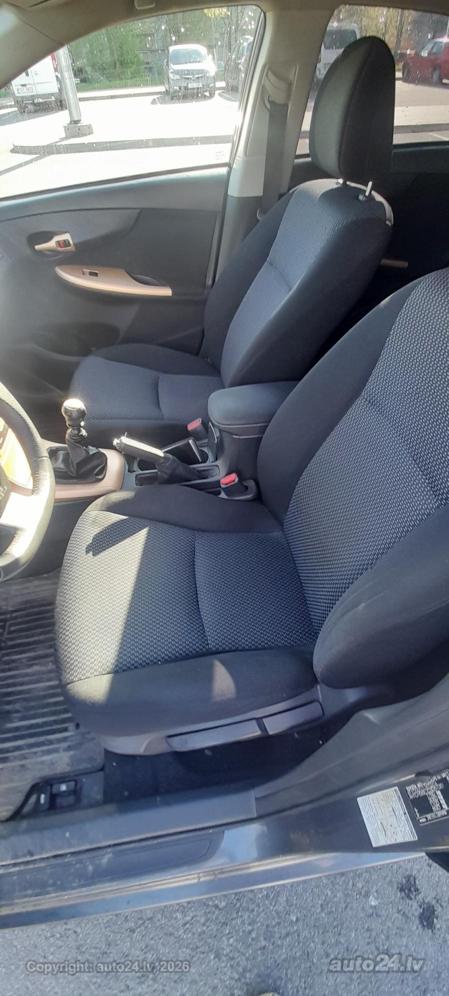 Pelēks Toyota Corolla 2012 Tallina, ar dzinēja tilpumu 1.60 L un nobraukumu 198 tūkst. km par 5500 €, foto 9 vietnē AUTOMOTO.COM.LV