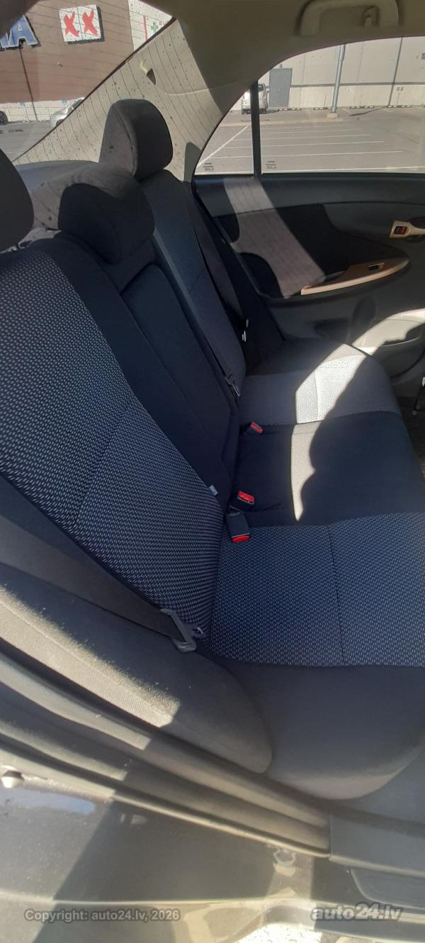 Pelēks Toyota Corolla 2012 Tallina, ar dzinēja tilpumu 1.60 L un nobraukumu 198 tūkst. km par 5500 €, foto 10 vietnē AUTOMOTO.COM.LV