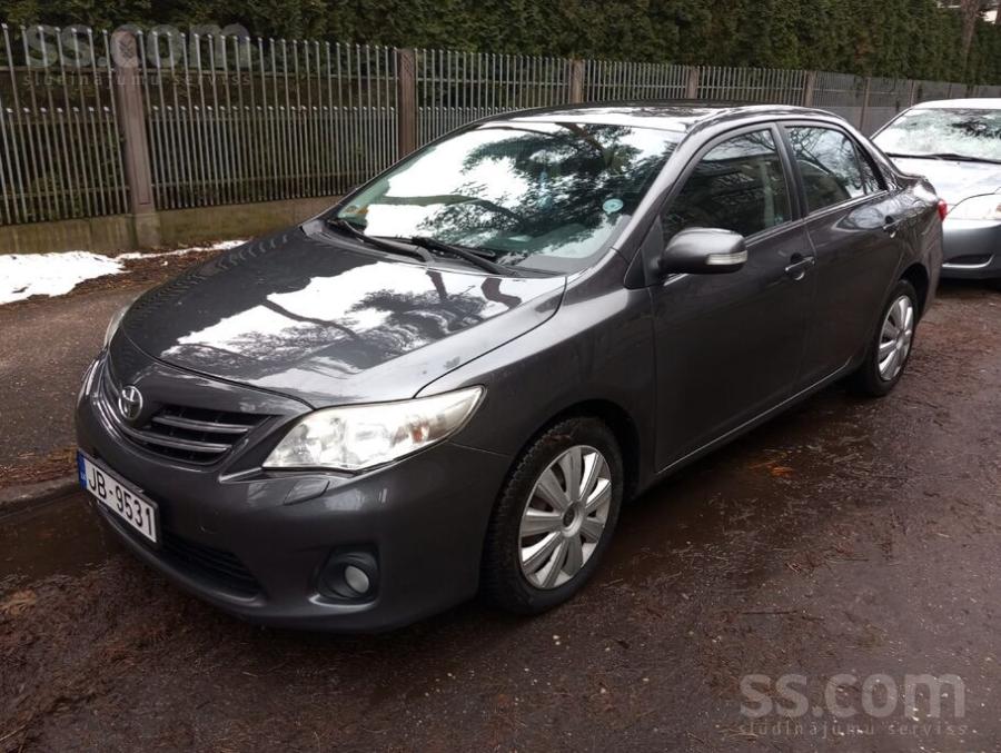 Grey Toyota Corolla 2012 in Jurmala, with an engine capacity of 1.40 L and mileage of 189 thousand km for 5500 €, photo 4 on AUTOMOTO.COM.LV