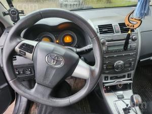 Grey Toyota Corolla 2012 in Jurmala, with an engine capacity of 1.40 L and mileage of 189 thousand km for 5500 €, photo 8 on AUTOMOTO.COM.LV