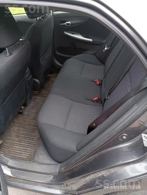 Grey Toyota Corolla 2012 in Jurmala, with an engine capacity of 1.40 L and mileage of 189 thousand km for 5500 €, photo 10 on AUTOMOTO.COM.LV