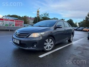 Pelēks Toyota Corolla 2012 Jūrmala, ar dzinēja tilpumu 1.40 L un nobraukumu 190 tūkst. km par 4700 €, foto 3 vietnē AUTOMOTO.COM.LV