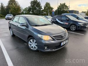Pelēks Toyota Corolla 2012 Jūrmala, ar dzinēja tilpumu 1.40 L un nobraukumu 190 tūkst. km par 4700 €, foto 4 vietnē AUTOMOTO.COM.LV