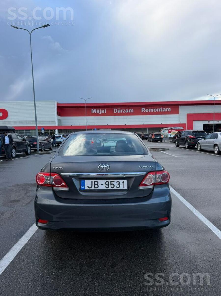 Pelēks Toyota Corolla 2012 Jūrmala, ar dzinēja tilpumu 1.40 L un nobraukumu 190 tūkst. km par 4700 €, foto 5 vietnē AUTOMOTO.COM.LV