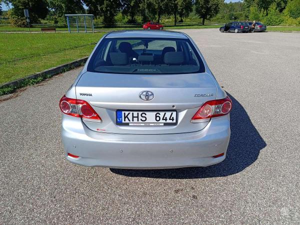 Pelēks Toyota Corolla 2012 Viļņa, ar dzinēja tilpumu 1.60 L un nobraukumu 144 tūkst. km par 4990 €, foto 4 vietnē AUTOMOTO.COM.LV