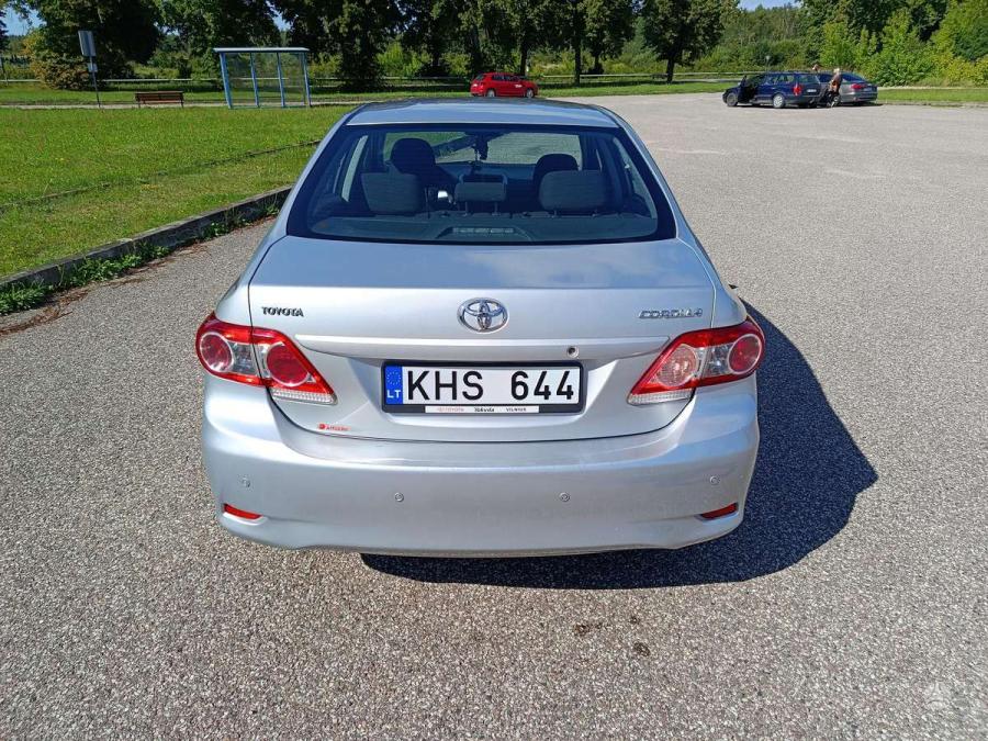 Pelēks Toyota Corolla 2012 Viļņa, ar dzinēja tilpumu 1.60 L un nobraukumu 144 tūkst. km par 4990 €, foto 5 vietnē AUTOMOTO.COM.LV