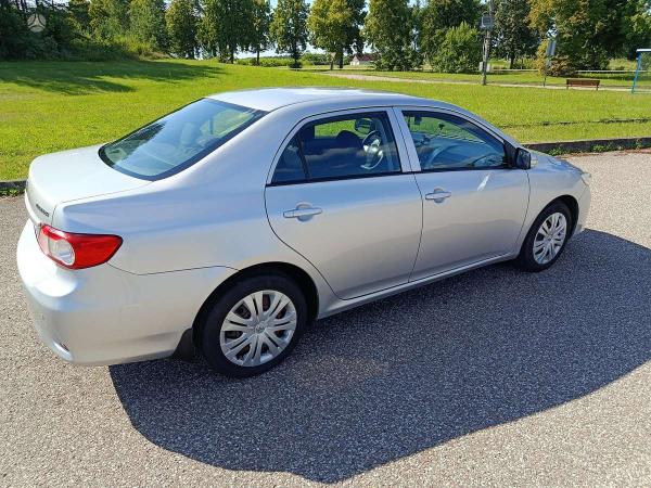 Pelēks Toyota Corolla 2012 Viļņa, ar dzinēja tilpumu 1.60 L un nobraukumu 144 tūkst. km par 4990 €, foto 5 vietnē AUTOMOTO.COM.LV