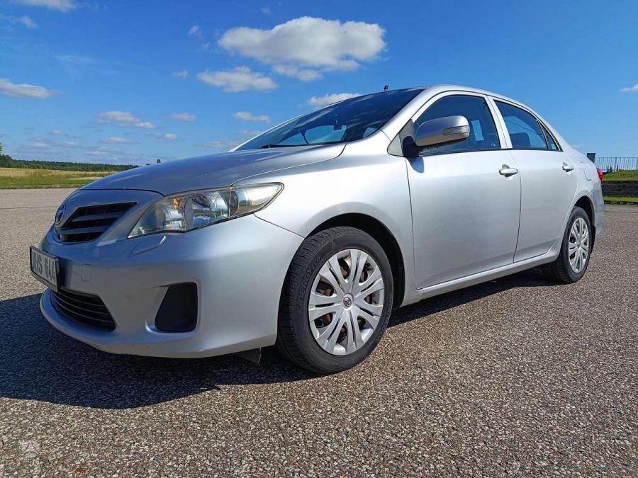 Pelēks Toyota Corolla 2012 Viļņa, ar dzinēja tilpumu 1.60 L un nobraukumu 144 tūkst. km par 4990 €, foto 9 vietnē AUTOMOTO.COM.LV