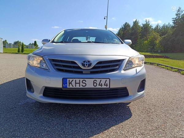 Pelēks Toyota Corolla 2012 Viļņa, ar dzinēja tilpumu 1.60 L un nobraukumu 144 tūkst. km par 4990 €, foto 9 vietnē AUTOMOTO.COM.LV