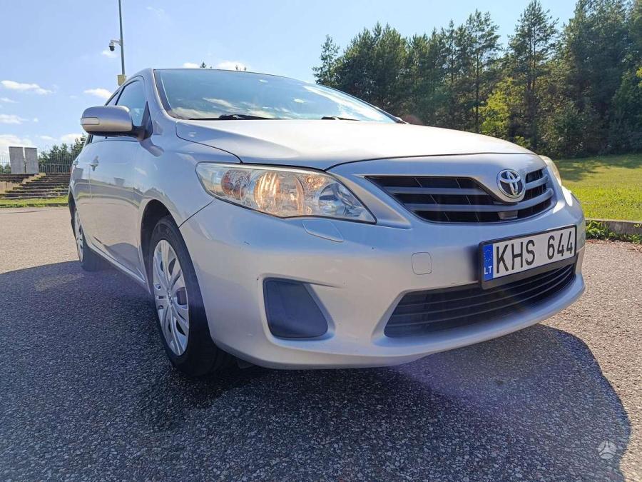 Pelēks Toyota Corolla 2012 Viļņa, ar dzinēja tilpumu 1.60 L un nobraukumu 144 tūkst. km par 4990 €, foto 11 vietnē AUTOMOTO.COM.LV
