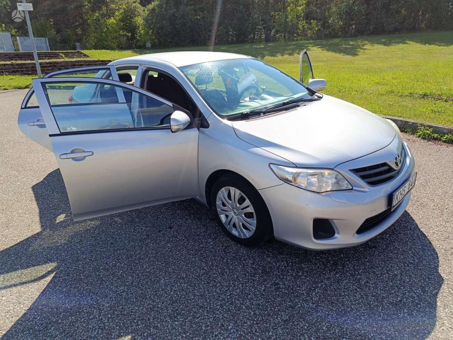 Pelēks Toyota Corolla 2012 Viļņa, ar dzinēja tilpumu 1.60 L un nobraukumu 144 tūkst. km par 4990 €, foto 13 vietnē AUTOMOTO.COM.LV