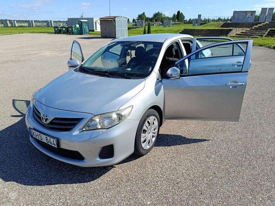 Pelēks Toyota Corolla 2012 Viļņa, ar dzinēja tilpumu 1.60 L un nobraukumu 144 tūkst. km par 4990 €, foto 14 vietnē AUTOMOTO.COM.LV