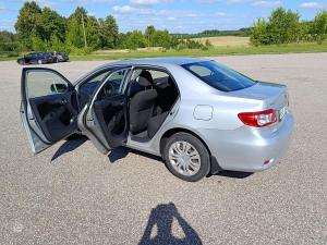 Pelēks Toyota Corolla 2012 Viļņa, ar dzinēja tilpumu 1.60 L un nobraukumu 144 tūkst. km par 4990 €, foto 15 vietnē AUTOMOTO.COM.LV