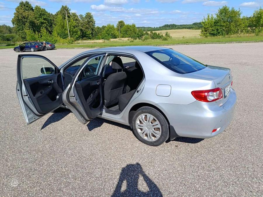 Pelēks Toyota Corolla 2012 Viļņa, ar dzinēja tilpumu 1.60 L un nobraukumu 144 tūkst. km par 4990 €, foto 15 vietnē AUTOMOTO.COM.LV