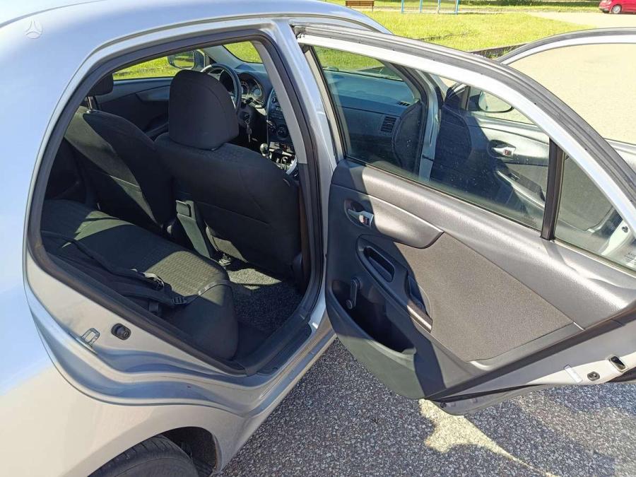 Pelēks Toyota Corolla 2012 Viļņa, ar dzinēja tilpumu 1.60 L un nobraukumu 144 tūkst. km par 4990 €, foto 19 vietnē AUTOMOTO.COM.LV