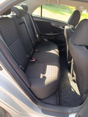Pelēks Toyota Corolla 2012 Viļņa, ar dzinēja tilpumu 1.60 L un nobraukumu 144 tūkst. km par 4990 €, foto 20 vietnē AUTOMOTO.COM.LV