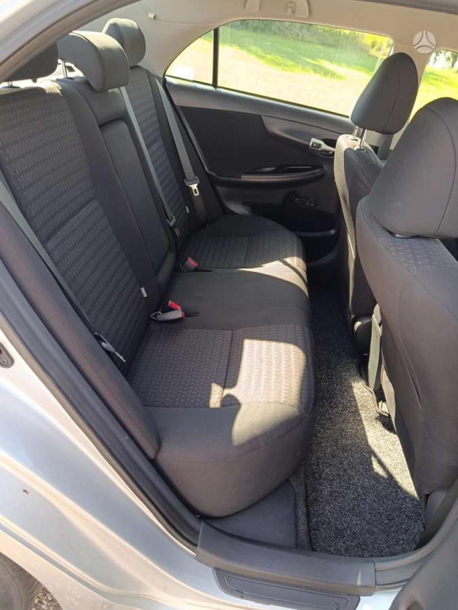 Pelēks Toyota Corolla 2012 Viļņa, ar dzinēja tilpumu 1.60 L un nobraukumu 144 tūkst. km par 4990 €, foto 20 vietnē AUTOMOTO.COM.LV
