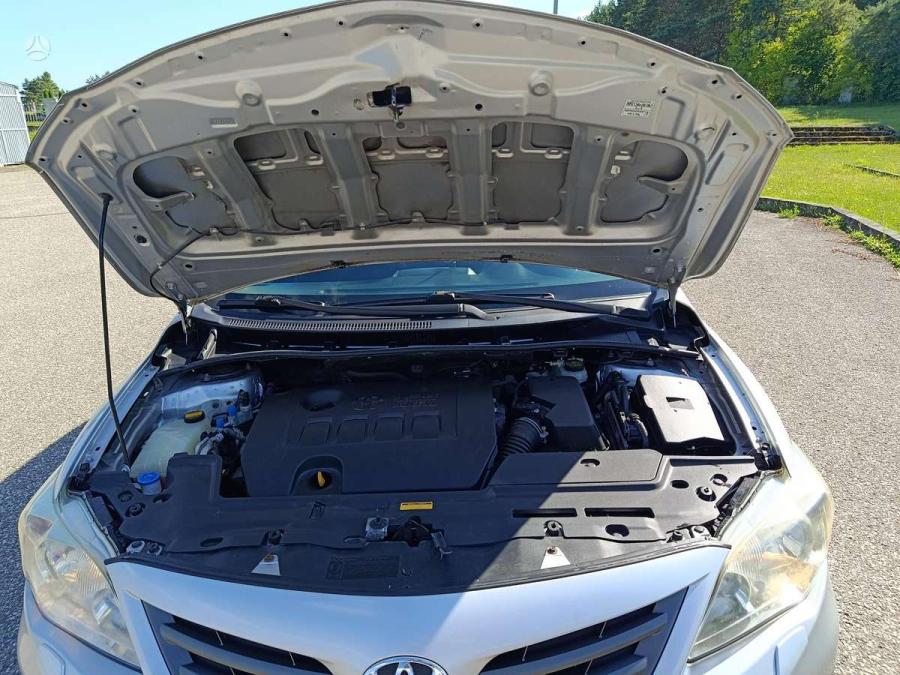 Pelēks Toyota Corolla 2012 Viļņa, ar dzinēja tilpumu 1.60 L un nobraukumu 144 tūkst. km par 4990 €, foto 21 vietnē AUTOMOTO.COM.LV