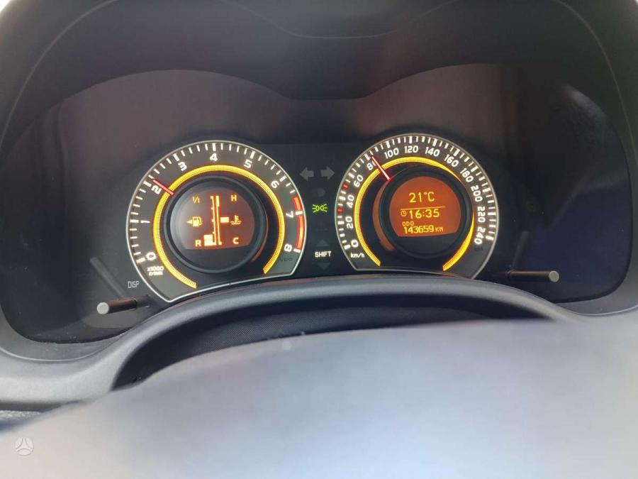 Pelēks Toyota Corolla 2012 Viļņa, ar dzinēja tilpumu 1.60 L un nobraukumu 144 tūkst. km par 4990 €, foto 26 vietnē AUTOMOTO.COM.LV