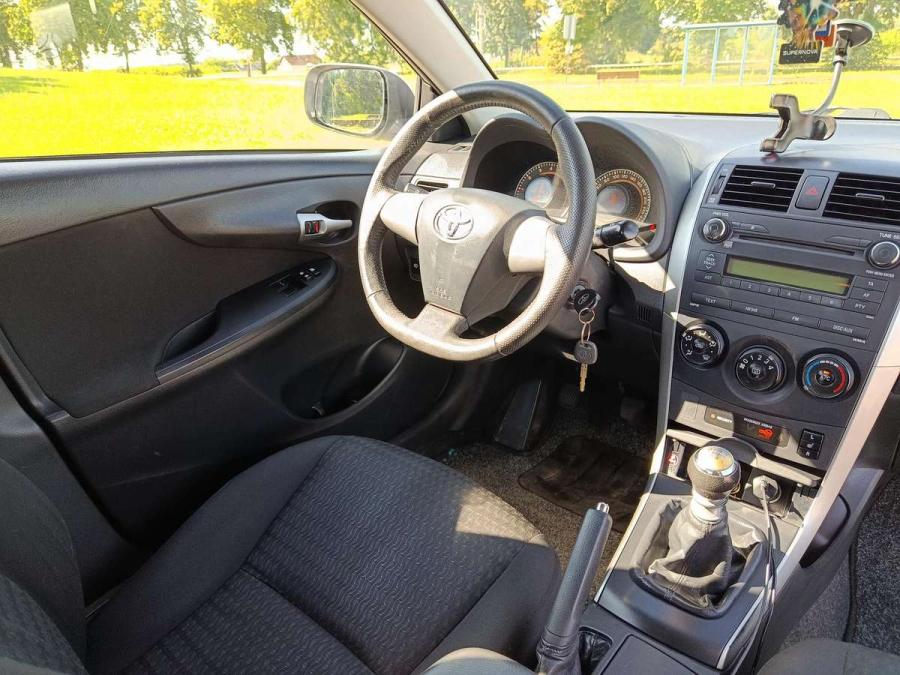Pelēks Toyota Corolla 2012 Viļņa, ar dzinēja tilpumu 1.60 L un nobraukumu 144 tūkst. km par 4990 €, foto 31 vietnē AUTOMOTO.COM.LV