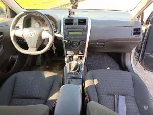 Pelēks Toyota Corolla 2012 Viļņa, ar dzinēja tilpumu 1.60 L un nobraukumu 144 tūkst. km par 4990 €, foto 32 vietnē AUTOMOTO.COM.LV