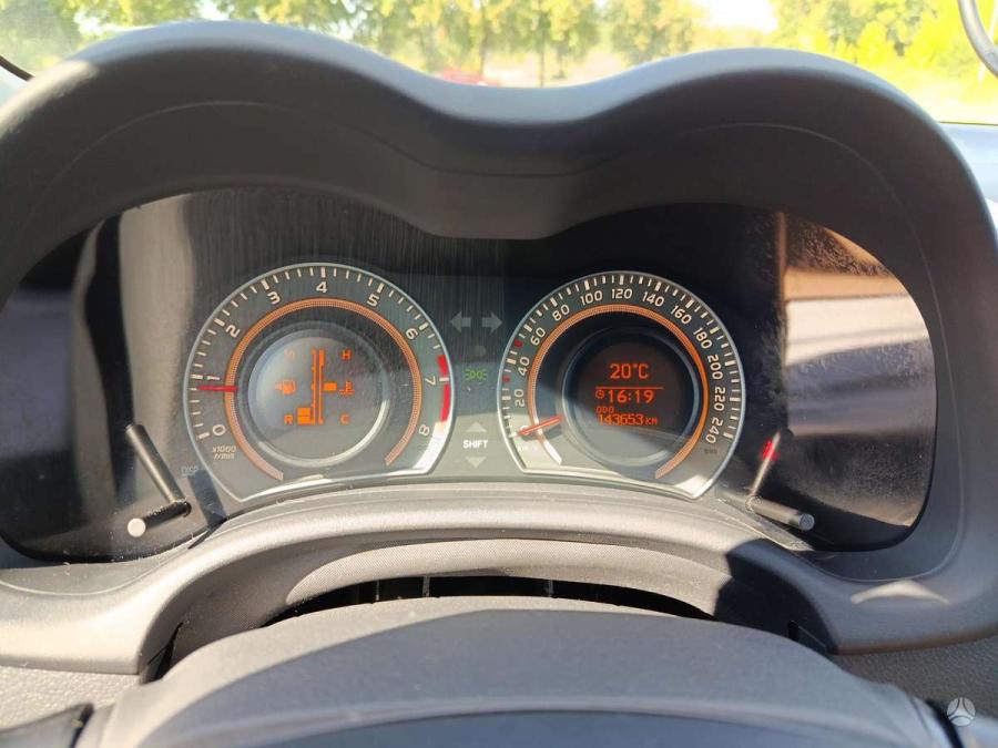 Pelēks Toyota Corolla 2012 Viļņa, ar dzinēja tilpumu 1.60 L un nobraukumu 144 tūkst. km par 4990 €, foto 33 vietnē AUTOMOTO.COM.LV