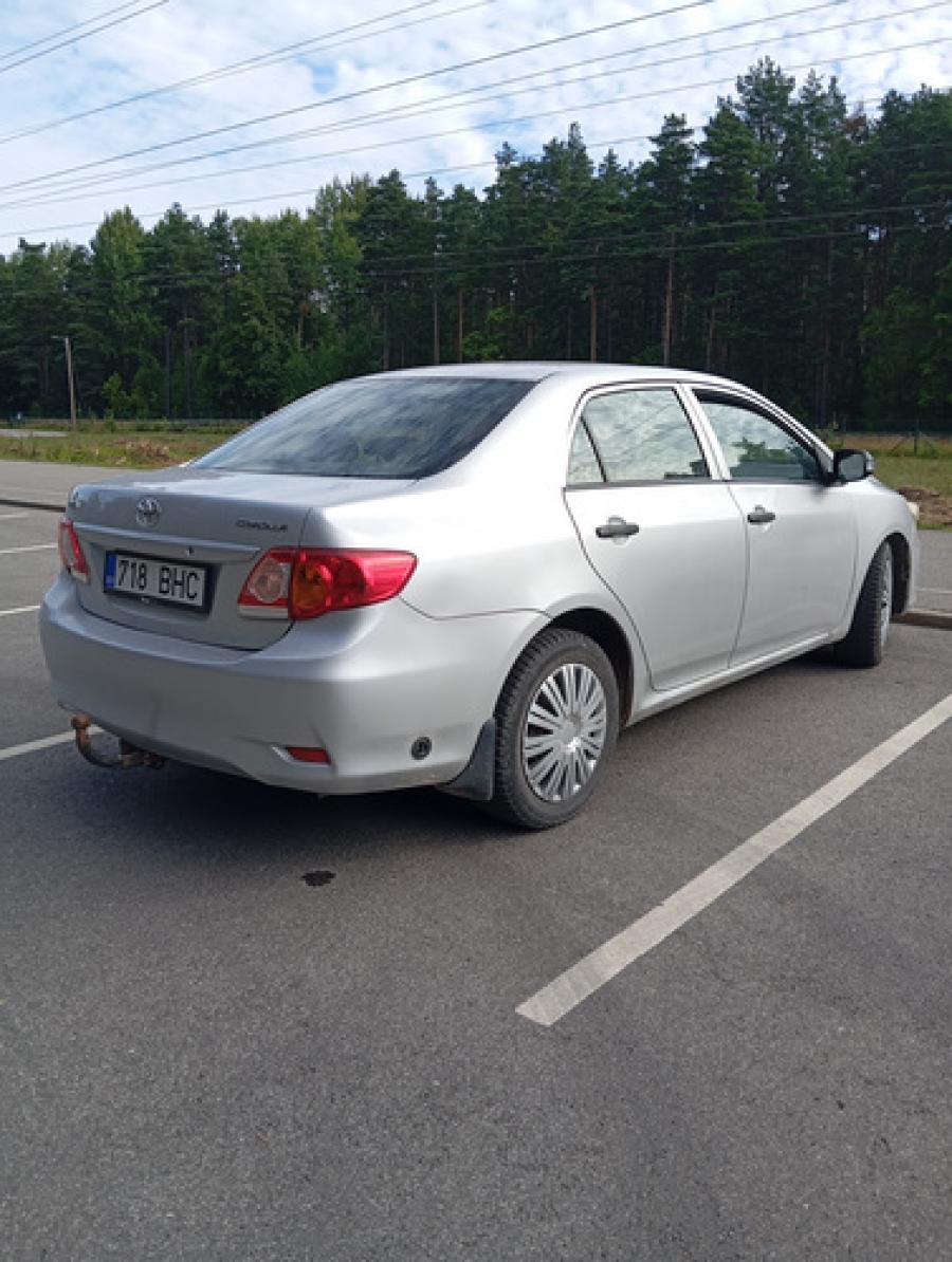 Grey Toyota Corolla 2012 in Tallinn, with an engine capacity of 1.60 L and mileage of 300 thousand km for 4000 €, photo 6 on AUTOMOTO.COM.LV