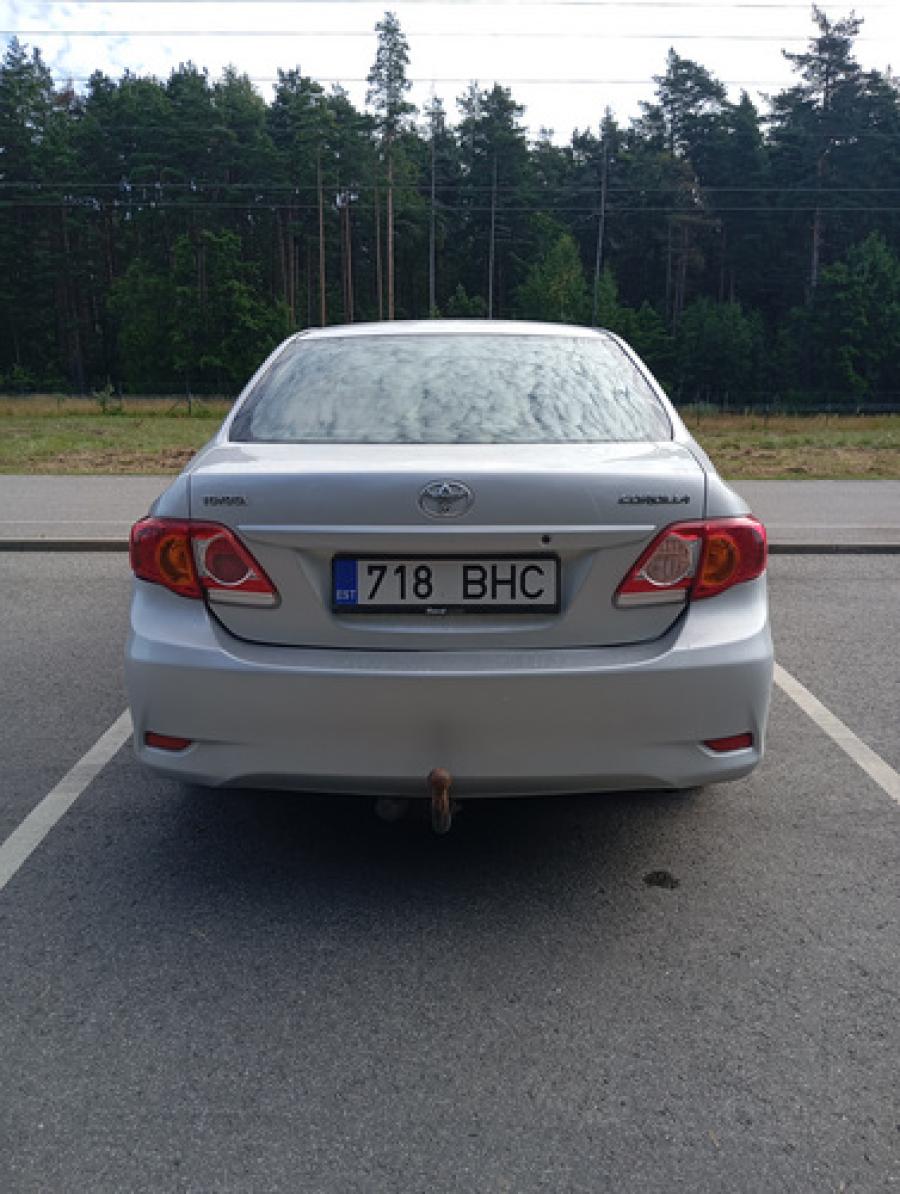 Grey Toyota Corolla 2012 in Tallinn, with an engine capacity of 1.60 L and mileage of 300 thousand km for 4000 €, photo 8 on AUTOMOTO.COM.LV