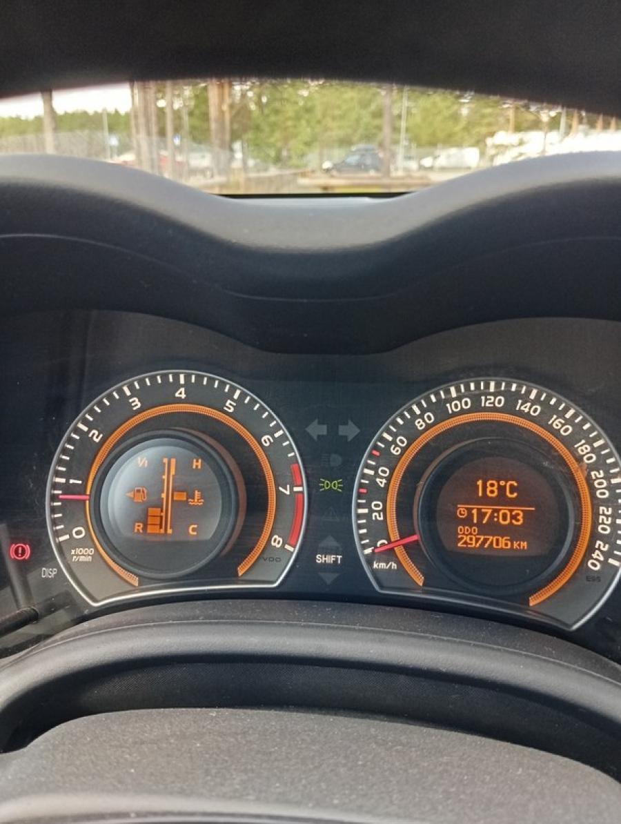 Grey Toyota Corolla 2012 in Tallinn, with an engine capacity of 1.60 L and mileage of 300 thousand km for 4000 €, photo 17 on AUTOMOTO.COM.LV