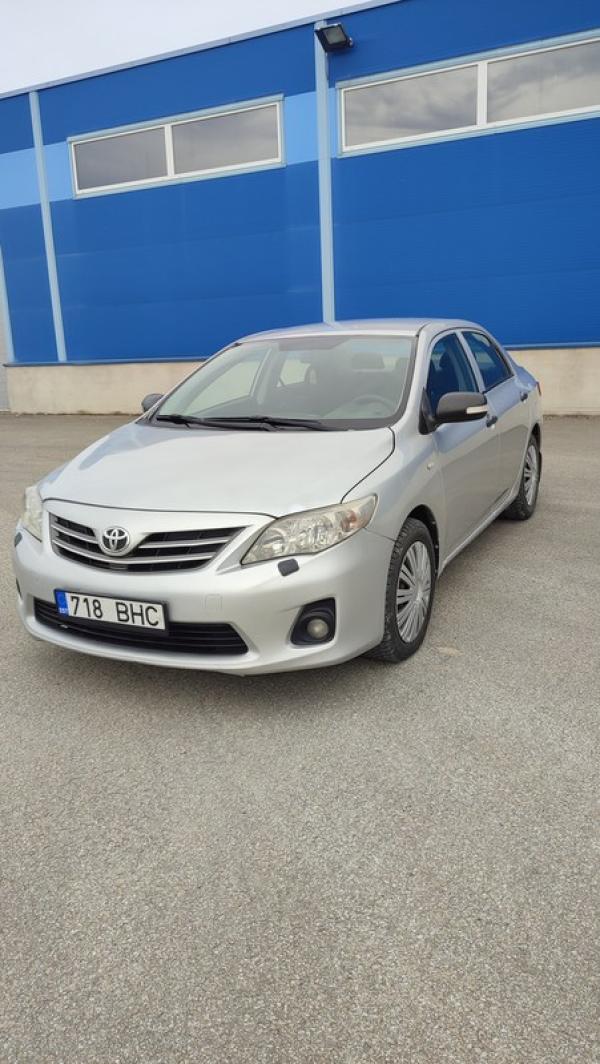 Grey Toyota Corolla 2012 in Tallinn, with an engine capacity of 1.60 L and mileage of 298 thousand km for 3300 €, photo 1 on AUTOMOTO.COM.LV