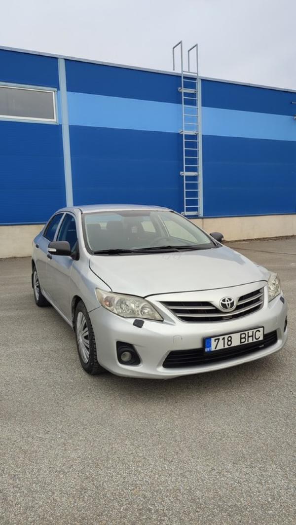Grey Toyota Corolla 2012 in Tallinn, with an engine capacity of 1.60 L and mileage of 298 thousand km for 3300 €, photo 3 on AUTOMOTO.COM.LV