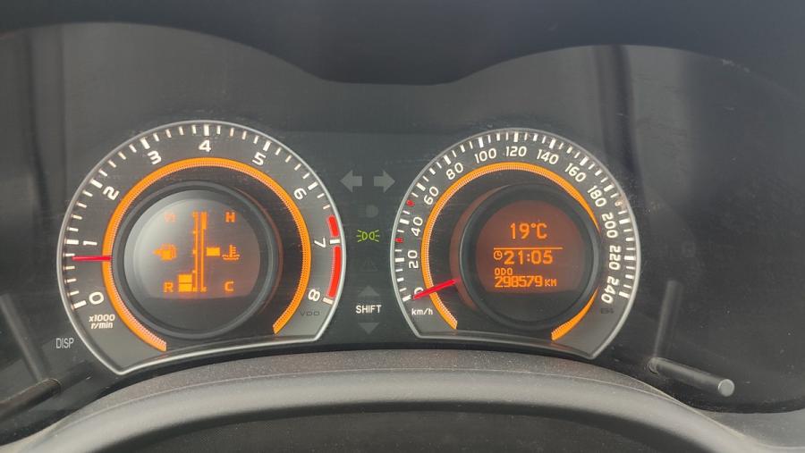 Grey Toyota Corolla 2012 in Tallinn, with an engine capacity of 1.60 L and mileage of 298 thousand km for 3300 €, photo 5 on AUTOMOTO.COM.LV