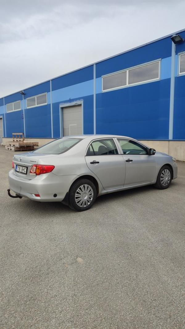 Grey Toyota Corolla 2012 in Tallinn, with an engine capacity of 1.60 L and mileage of 298 thousand km for 3300 €, photo 6 on AUTOMOTO.COM.LV