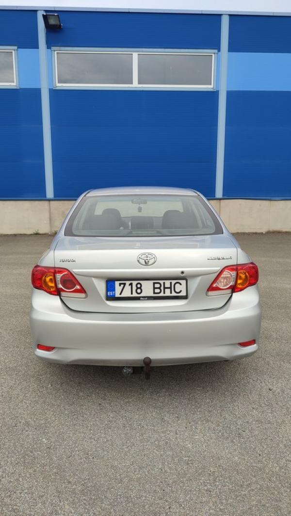 Grey Toyota Corolla 2012 in Tallinn, with an engine capacity of 1.60 L and mileage of 298 thousand km for 3300 €, photo 9 on AUTOMOTO.COM.LV