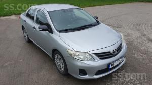 Pelēks Toyota Corolla 2012 Rīga, ar dzinēja tilpumu 1.60 L un nobraukumu 198 tūkst. km par 3400 €, foto 3 vietnē AUTOMOTO.COM.LV