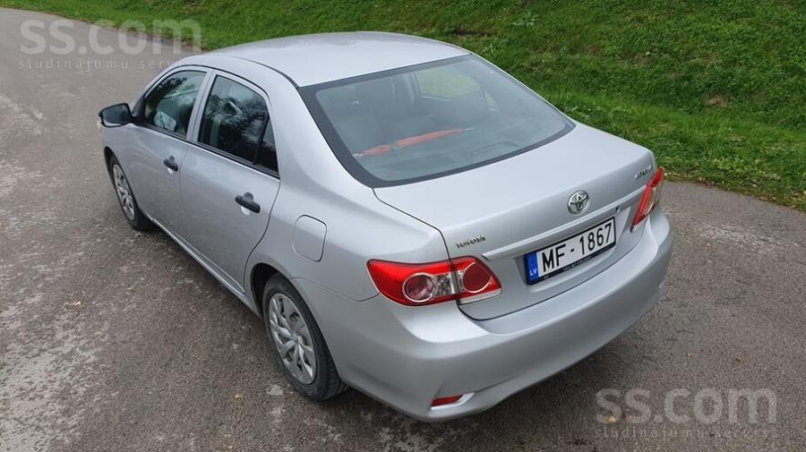 Pelēks Toyota Corolla 2012 Rīga, ar dzinēja tilpumu 1.60 L un nobraukumu 198 tūkst. km par 3400 €, foto 4 vietnē AUTOMOTO.COM.LV