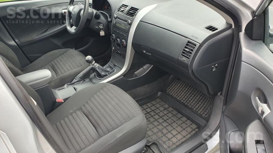 Pelēks Toyota Corolla 2012 Rīga, ar dzinēja tilpumu 1.60 L un nobraukumu 198 tūkst. km par 3400 €, foto 10 vietnē AUTOMOTO.COM.LV