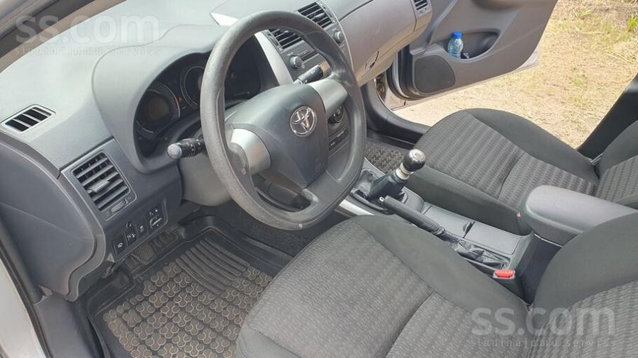 Pelēks Toyota Corolla 2012 Rīga, ar dzinēja tilpumu 1.60 L un nobraukumu 198 tūkst. km par 3400 €, foto 12 vietnē AUTOMOTO.COM.LV