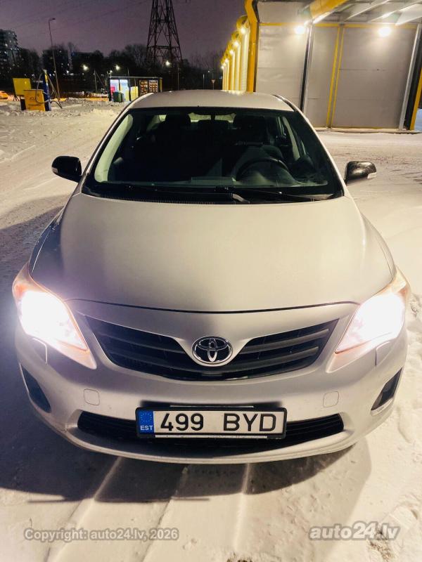Pelēks Toyota Corolla 2013 Tallina, ar dzinēja tilpumu 1.40 L un nobraukumu 134 tūkst. km par 6500 €, foto 2 vietnē AUTOMOTO.COM.LV