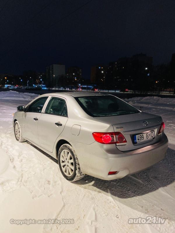 Pelēks Toyota Corolla 2013 Tallina, ar dzinēja tilpumu 1.40 L un nobraukumu 134 tūkst. km par 6500 €, foto 4 vietnē AUTOMOTO.COM.LV