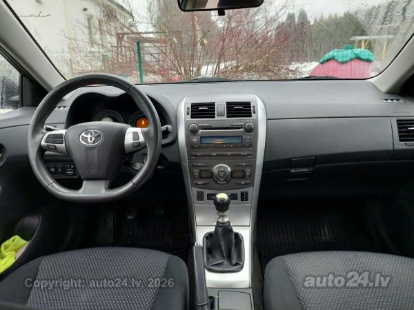 Pelēks Toyota Corolla 2013 Tallina, ar dzinēja tilpumu 1.60 L un nobraukumu 172 tūkst. km par 4000 €, foto 8 vietnē AUTOMOTO.COM.LV