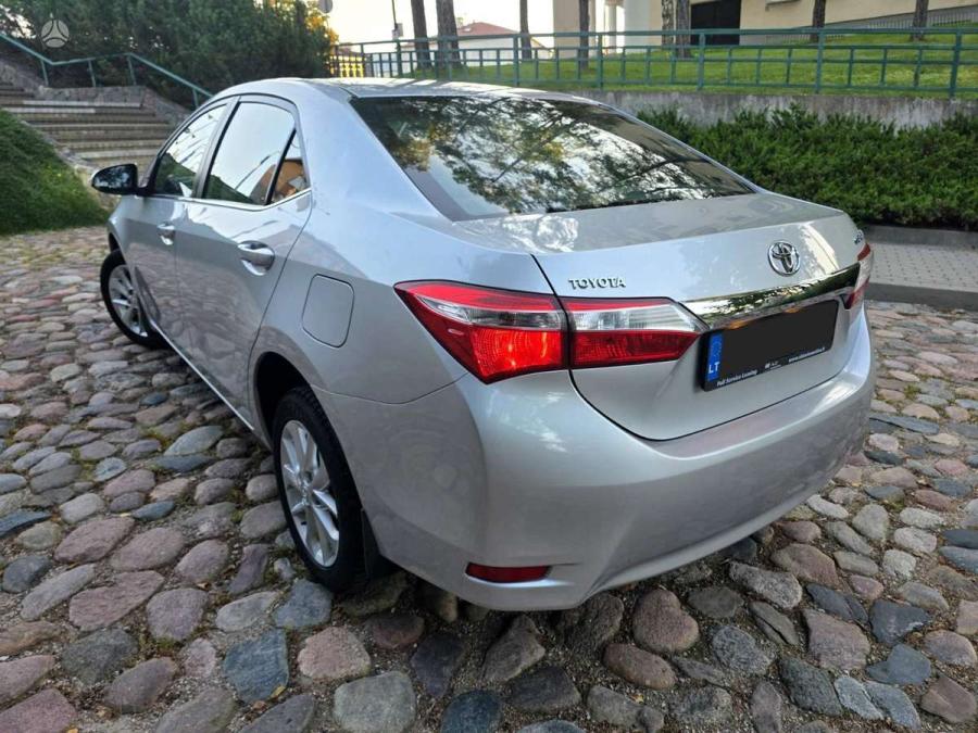 Grey Toyota Corolla 2013 in Utena, with an engine capacity of 1.60 L and mileage of 167 thousand km for 6700 €, photo 4 on AUTOMOTO.COM.LV