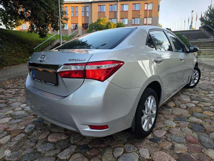 Grey Toyota Corolla 2013 in Utena, with an engine capacity of 1.60 L and mileage of 167 thousand km for 6700 €, photo 5 on AUTOMOTO.COM.LV