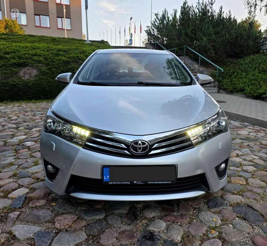 Grey Toyota Corolla 2013 in Utena, with an engine capacity of 1.60 L and mileage of 167 thousand km for 6700 €, photo 7 on AUTOMOTO.COM.LV