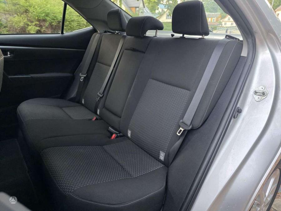 Grey Toyota Corolla 2013 in Utena, with an engine capacity of 1.60 L and mileage of 167 thousand km for 6700 €, photo 10 on AUTOMOTO.COM.LV