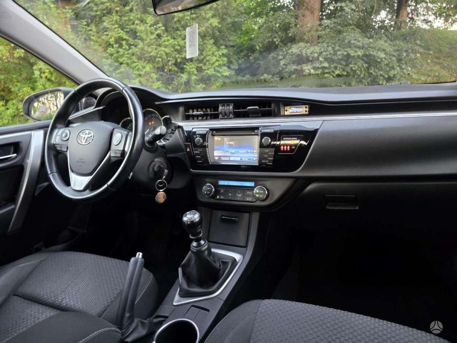 Grey Toyota Corolla 2013 in Utena, with an engine capacity of 1.60 L and mileage of 167 thousand km for 6700 €, photo 13 on AUTOMOTO.COM.LV