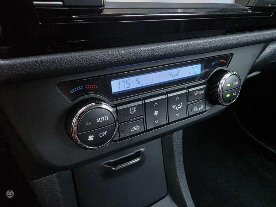 Grey Toyota Corolla 2013 in Utena, with an engine capacity of 1.60 L and mileage of 167 thousand km for 6700 €, photo 16 on AUTOMOTO.COM.LV