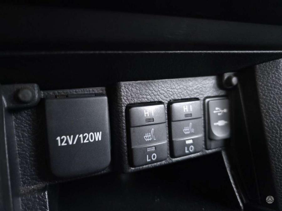Grey Toyota Corolla 2013 in Utena, with an engine capacity of 1.60 L and mileage of 167 thousand km for 6700 €, photo 17 on AUTOMOTO.COM.LV