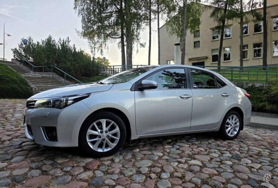 Grey Toyota Corolla 2013 in Utena, with an engine capacity of 1.60 L and mileage of 167 thousand km for 6700 €, photo 19 on AUTOMOTO.COM.LV
