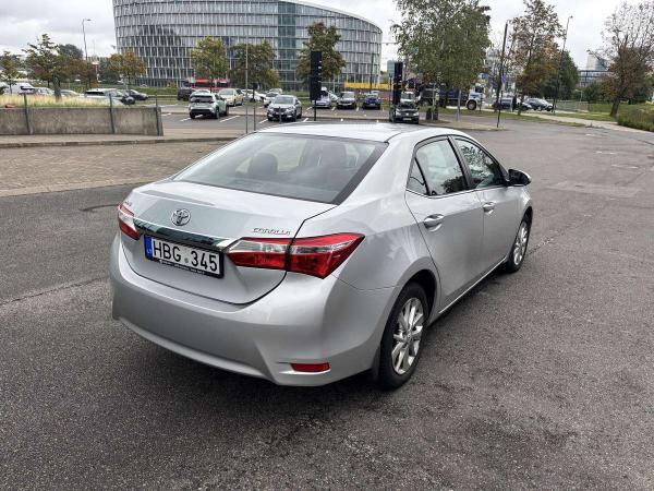 Grey Toyota Corolla 2013 in Vilnius, with an engine capacity of 1.60 L and mileage of 165 thousand km for 7300 €, photo 5 on AUTOMOTO.COM.LV